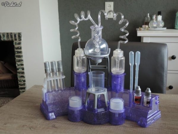 KIDS | PROJECT MC2 PERFUME MAKER SCIENCE KIT - Pinkit.nl