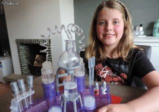 KIDS | PROJECT MC2 PERFUME MAKER SCIENCE KIT - Pinkit.nl
